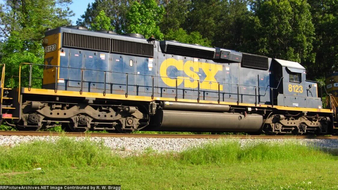 CSX 8123 (SD40-2)